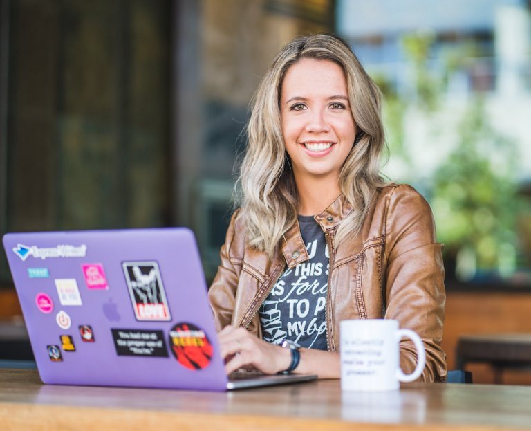 Julia McCoy Interview: Guest Posting & Blogging | Mangools